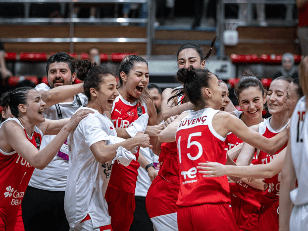 Genç Kızlar Letonya Ile Oynuyor - Basketfaul